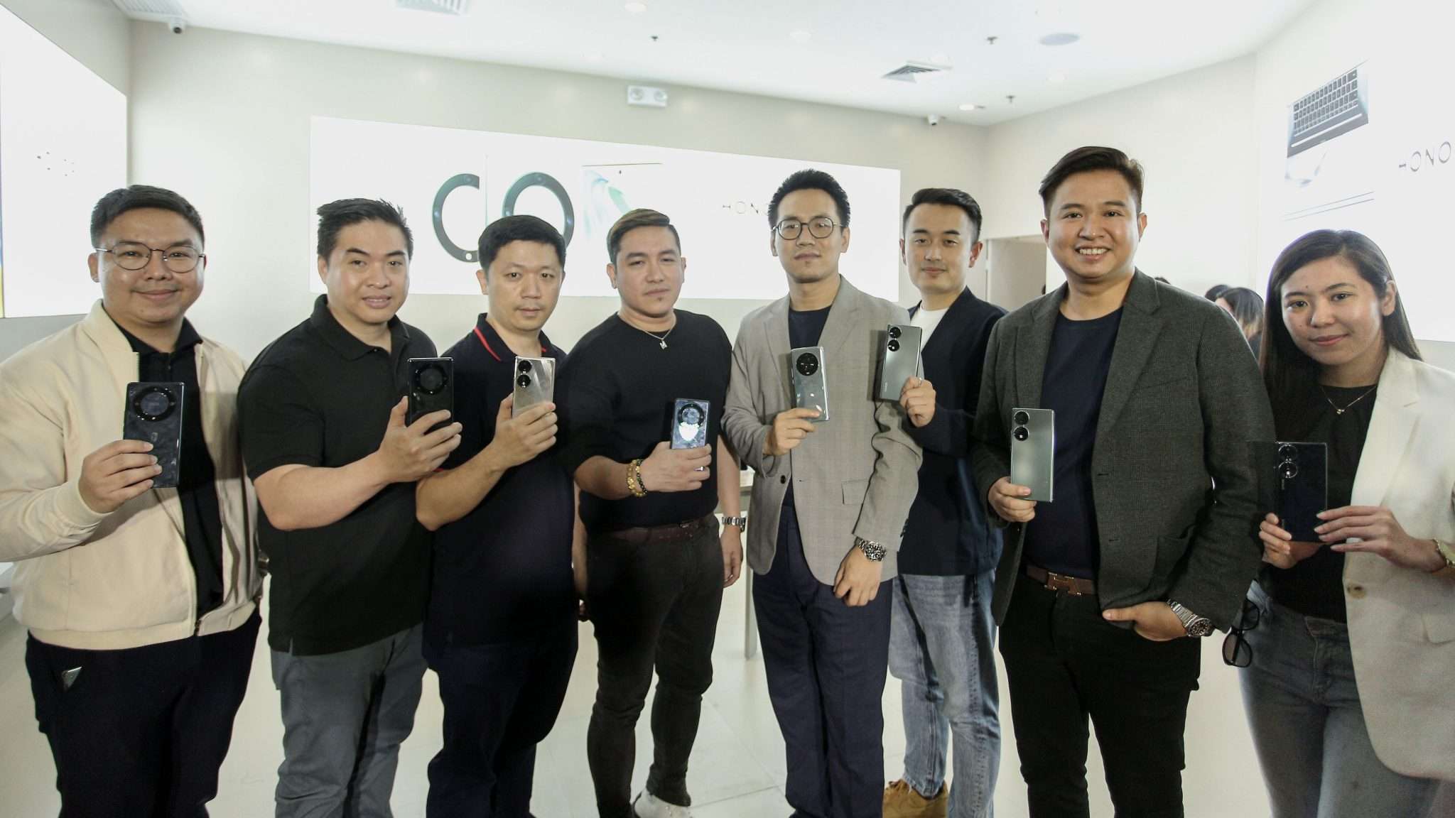 HONOR Opens 5th Experience Store in SM City Grand Central